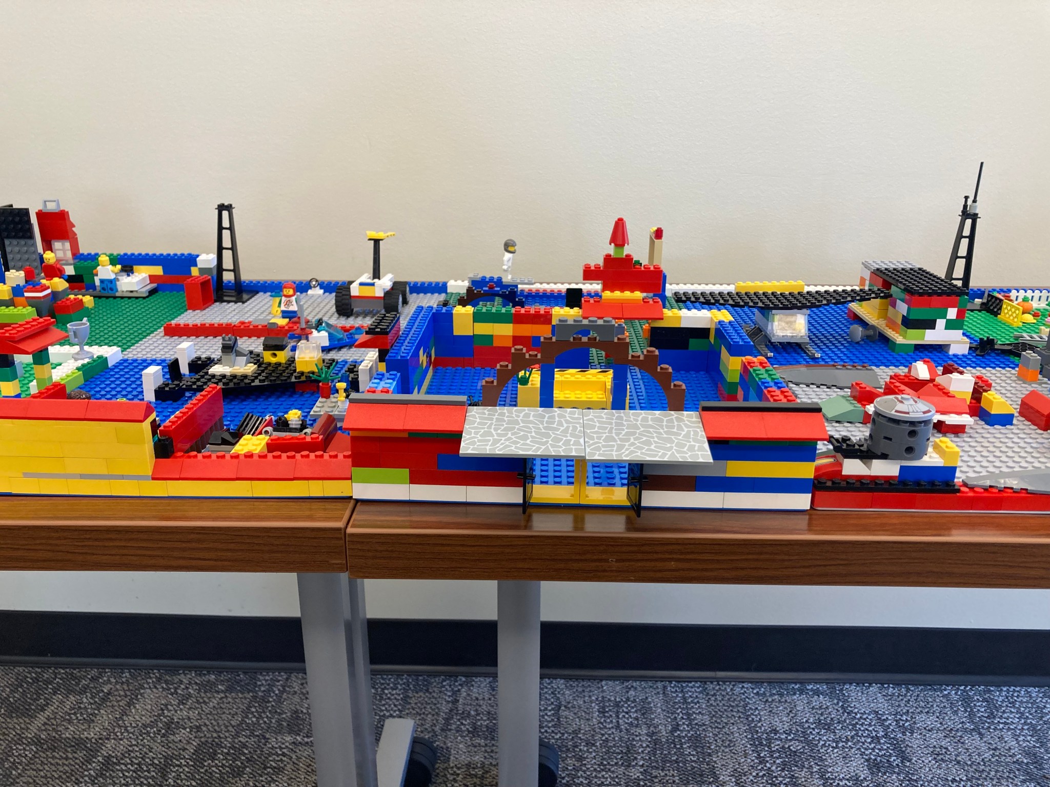 Lego Challenge–Build a Lego Mansion – The Lego Librarian