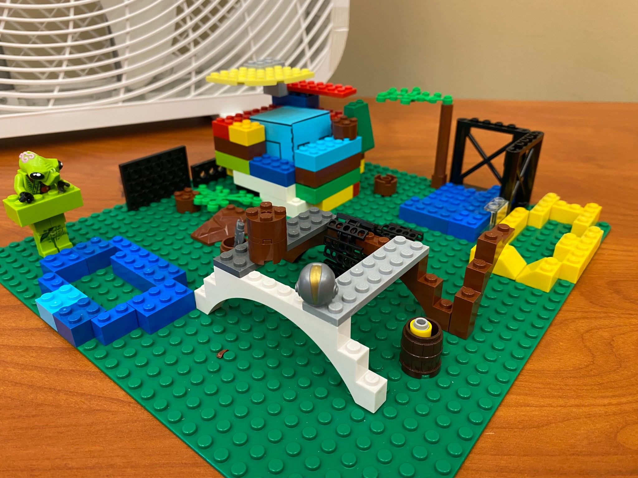 Lego Challenge–Hurricane House – The Lego Librarian